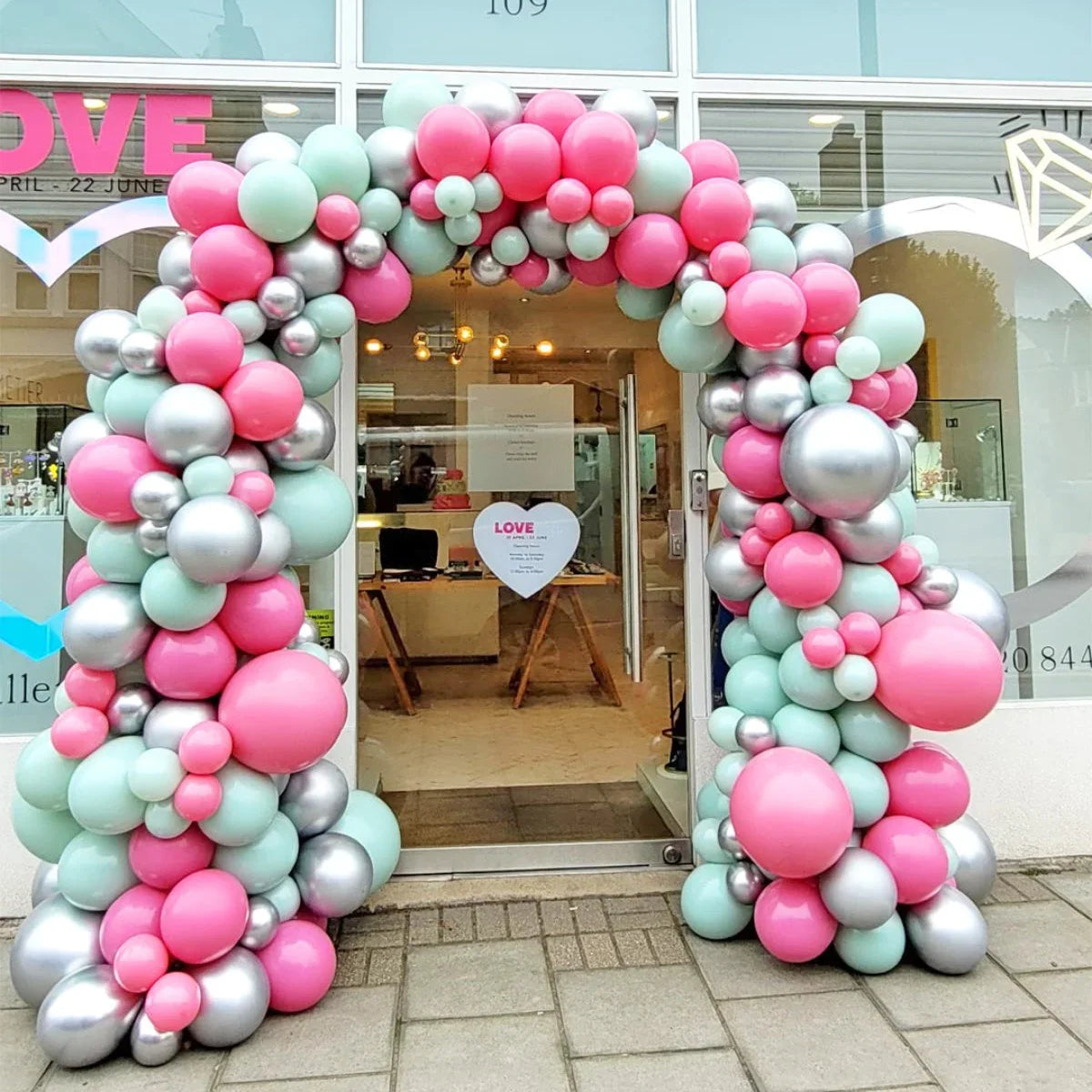 Balloon Arches in Dubai | Stunning Designs & Same-Day Delivery ...